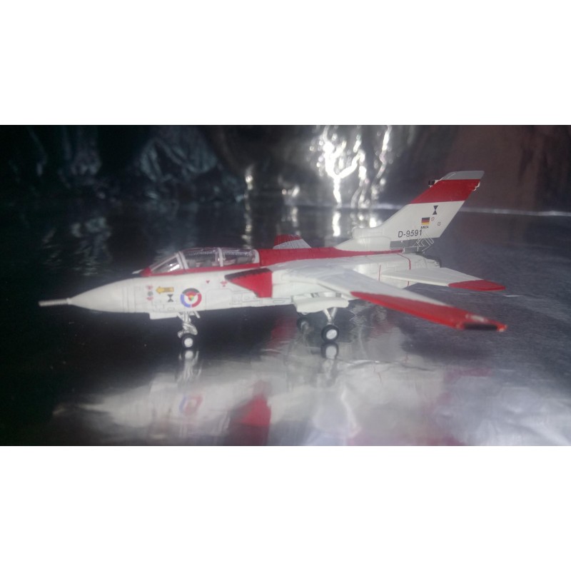 * Herpa Wings 556620 Panavia MRCA Prototype P.01 "First Flight" Panavia ...